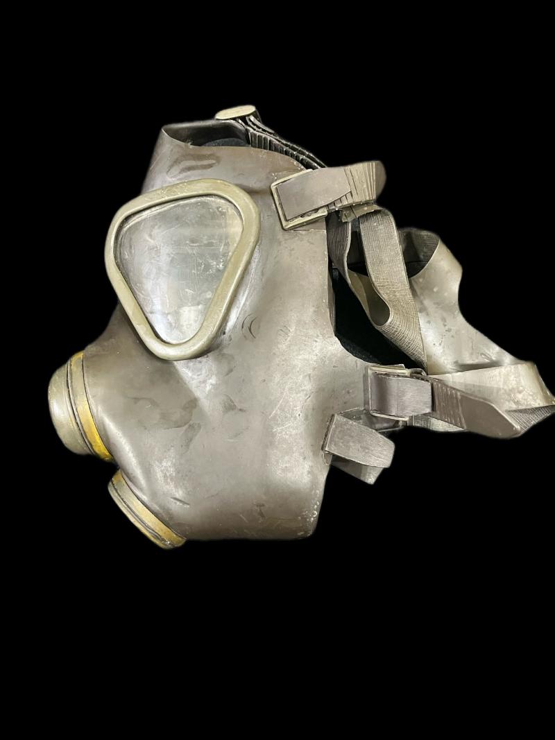 Chase Militaria | GERMAN DRAEGER M65 GAS MASK
