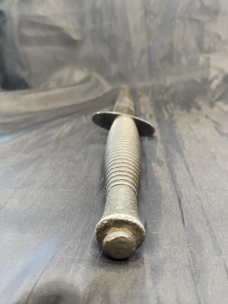 Chase Militaria | WW2 BRITISH FAIRBAIRN SYKES 3RD PATTERN COMMANDO DAGGER