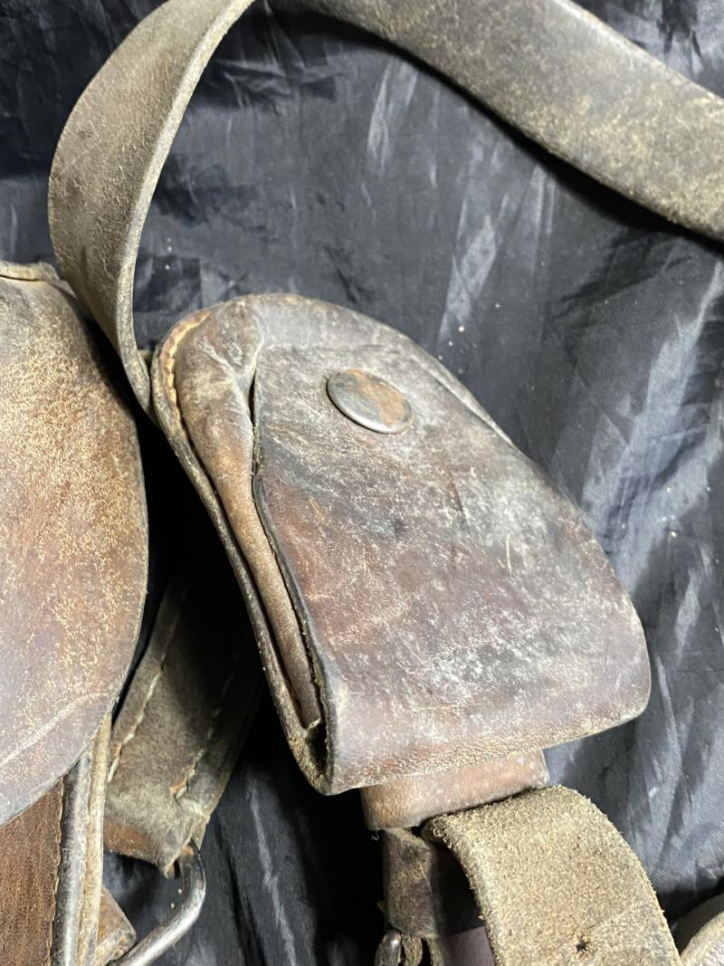 Chase Militaria | M56 SMG LEATHER MAGAZINE POUCH