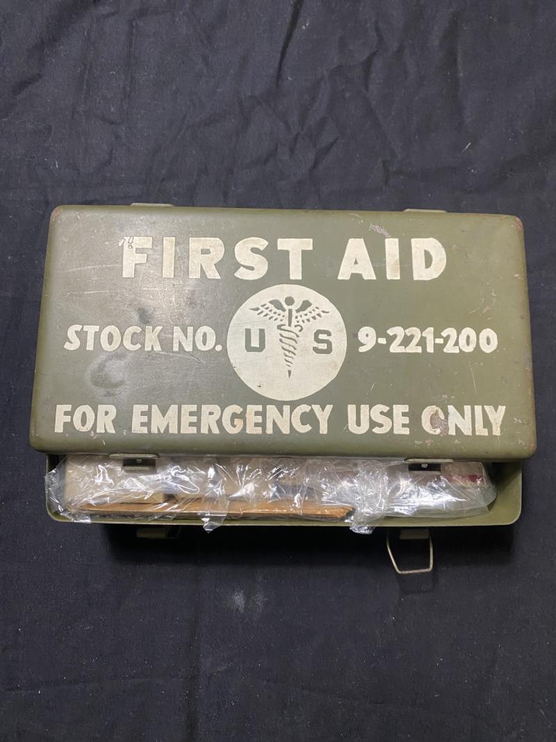 Chase Militaria | WW2 U.S. JEEP FIRST AID BOX WITH CONTENTS