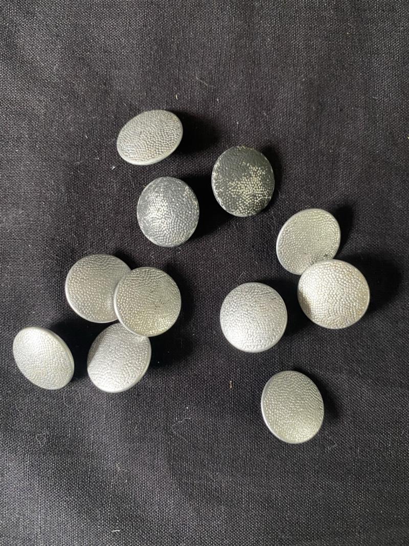 Chase Militaria | 11 X REPRODUCTION WW2 GERMAN BUTTONS